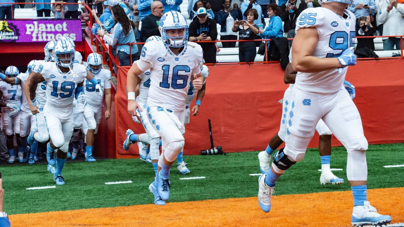 UNC's Manny Miles throws first TD pass with father Les looking on ...